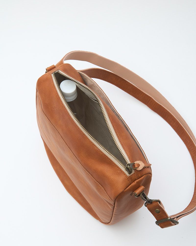 すっきりとかっこいい、メンズライクな「fuwari ショルダーバッグ」 | Kanmi（カンミ）公式オンラインストア