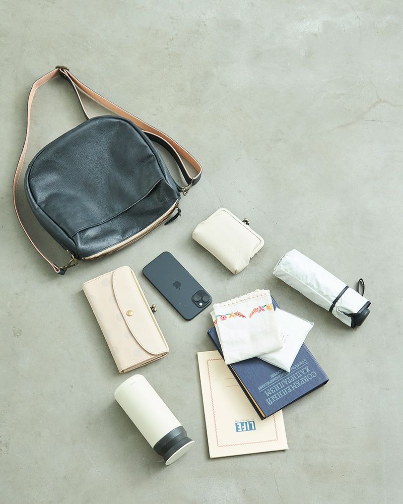 すっきりとかっこいい、メンズライクな「fuwari ショルダーバッグ」 | Kanmi（カンミ）公式オンラインストア